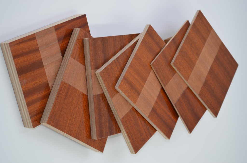 Sapeli – Mahagoni Bootsbausperrholz mit ca. 1,3 mm Messerfurnier ...